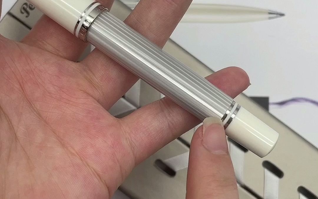 百利金M405银白条钢笔