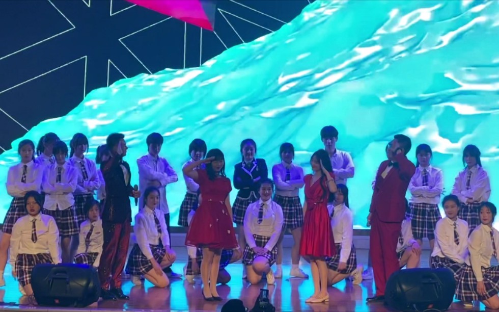 学校五四青年节翻跳春节联欢晚会《奔跑的青春》