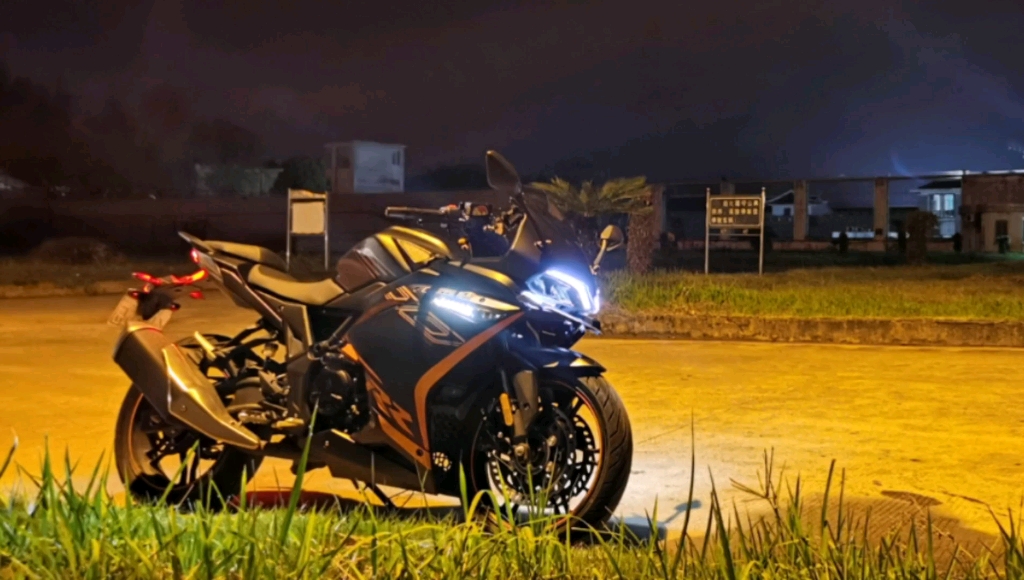 越看我的300RR越爱!