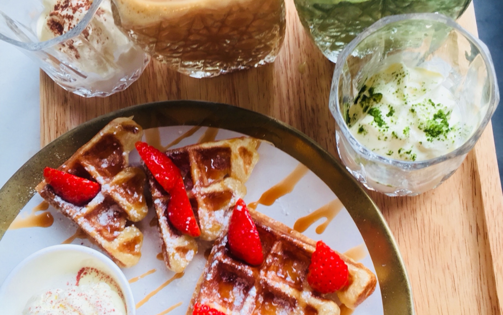 TF家族粉丝的成都行第一天,冒椒火辣!嫩绿茶!星巴克!最后也离不开...