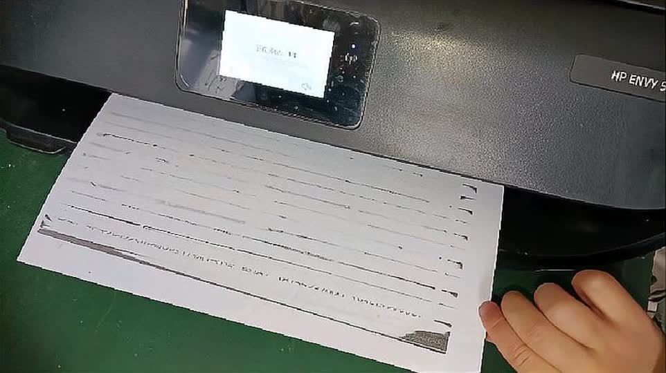 打印机更换了墨盒打出来的字体怎么是一条一条的什么原因?