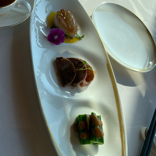 看来看去的Charlie 