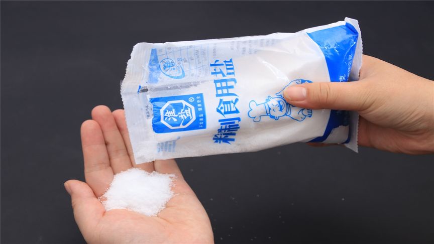 为什么洗澡前要抓一把食盐,作用太棒了,搞定了男女人困扰的难题