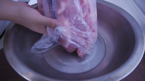 猪排骨这样做真好吃,一次秘制5斤,肉质鲜嫩不柴,待客真有面子