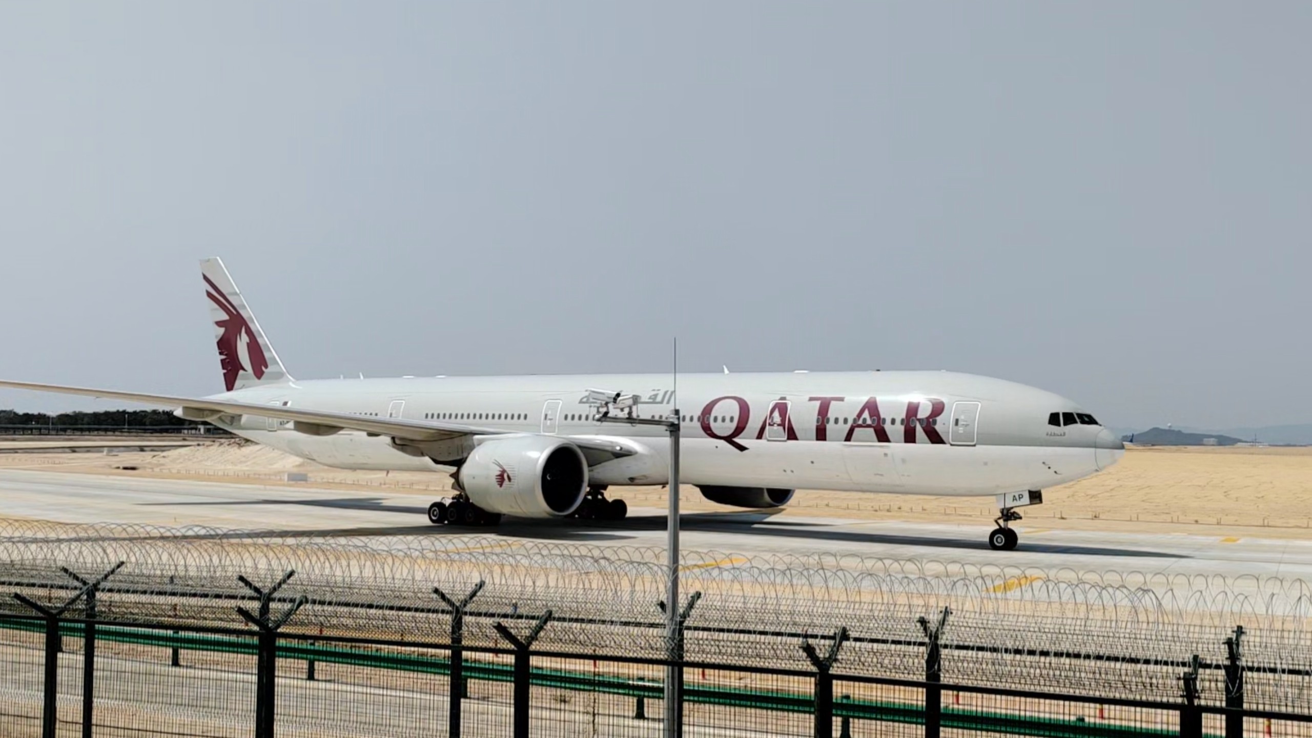 2025年3月21日,QR874次航班(多哈哈马德-广州白云)本务卡塔尔航空...