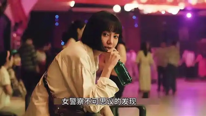 警察一眼就发现女孩有毒瘾发作的症状