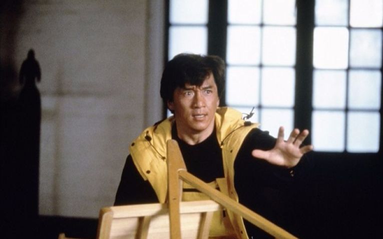 成龙电影《简单任务》中跳墙如履平地,给跪了!