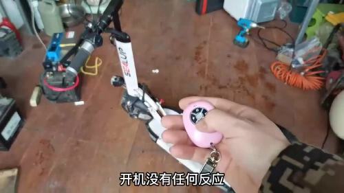 修车师傅崩溃!折叠电动车电池除胶竟花一下午,这活太折磨人了!