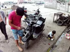 电动车维修换电门锁