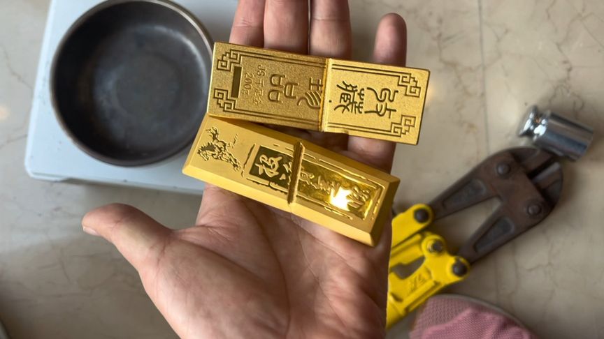 南京美女卖400克金条,賺了4万块钱,怕钱转到卡里,钱取不出来