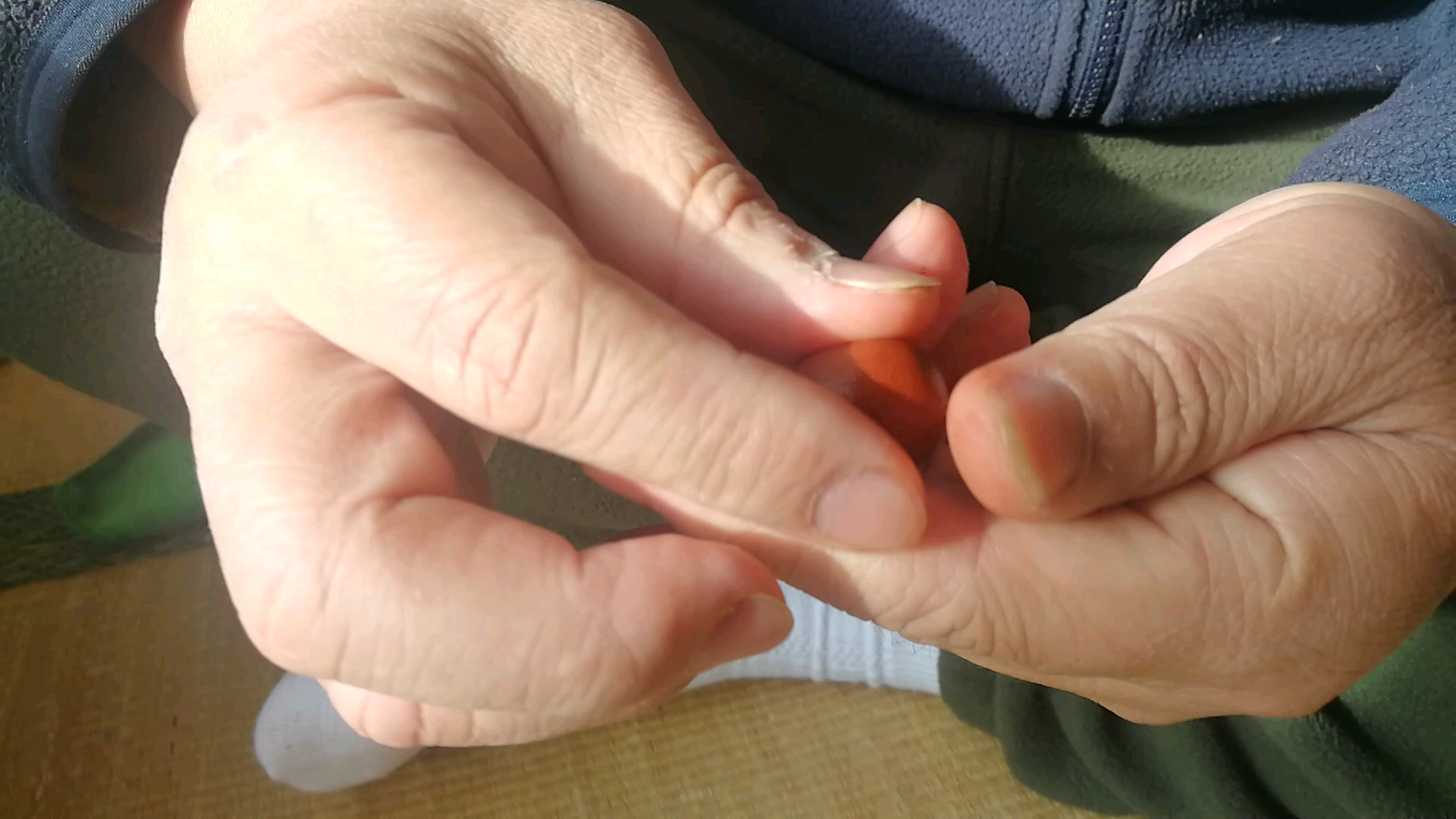 道家丹鼎派合香技艺传承:手工制作手串用合香香珠