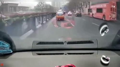 行车记录仪:一脚刹车的事情,何必呢?