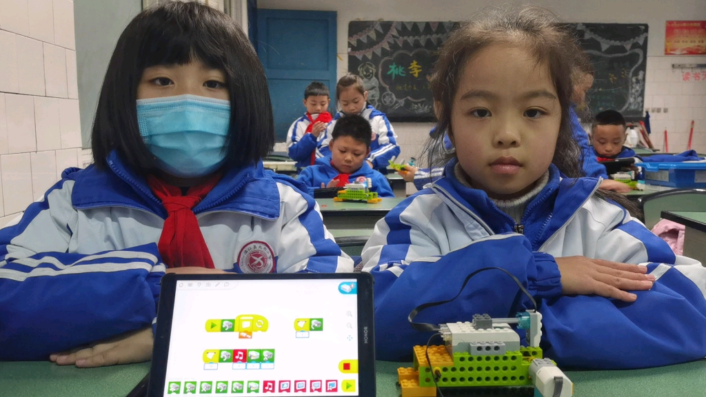 小栈编程第二届年度作品评选-wedo机器人组-程佳妮、吕千雨