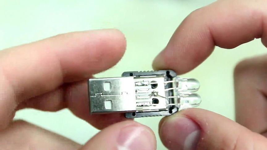 USB小灯泡,插在充电宝上就能亮