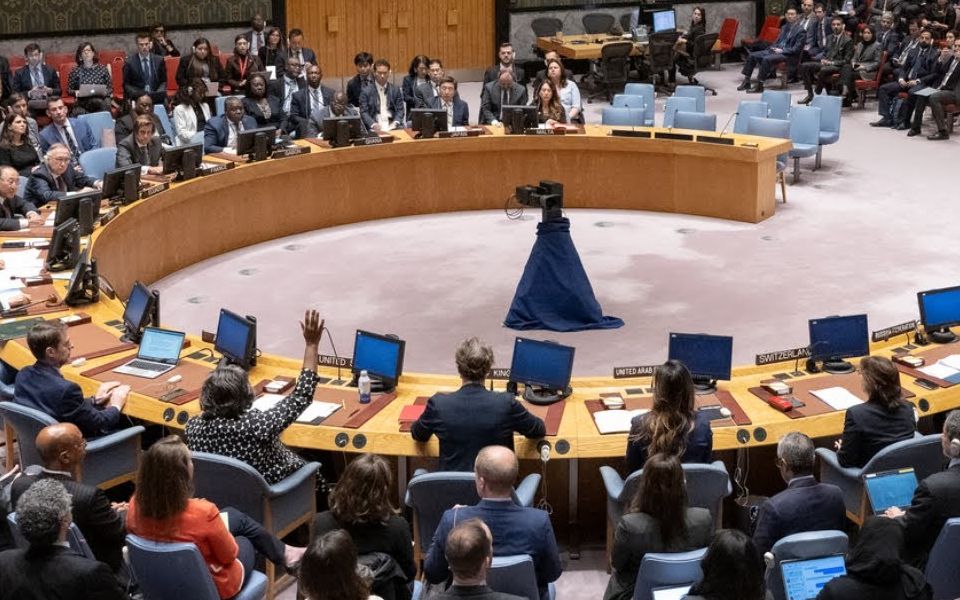 ...联合国安理会第二次就巴以问题决议草案进行投票。中国等12国投票...