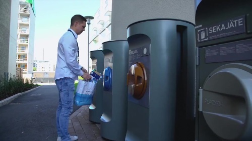 这垃圾桶真是个"黑洞",轻松送垃圾到回收站!