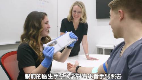 令人惊叹"透视灯",隔着皮肤就能看到内部构造,是什么原理?