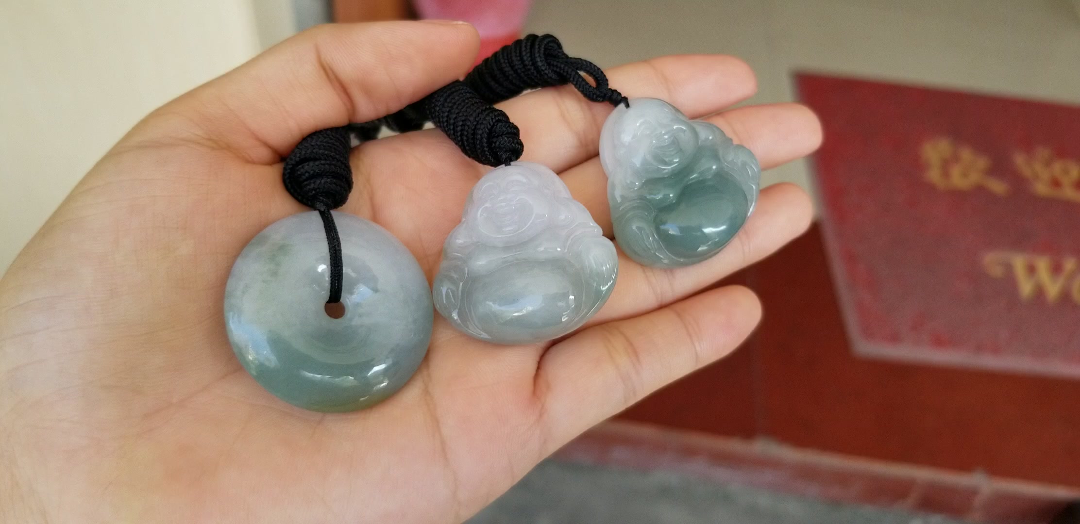 小价位的莫西沙翡翠原石,现场讲解去皮起货,肉质细腻有底色,涨了