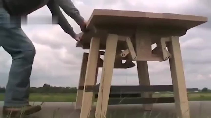 经典家具设计案例分享-Walking Table☕️内含动态解析图