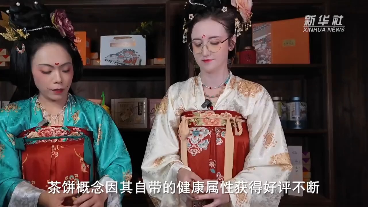 【异国中秋桂花香 留学生自制月饼感受“中国味道”】