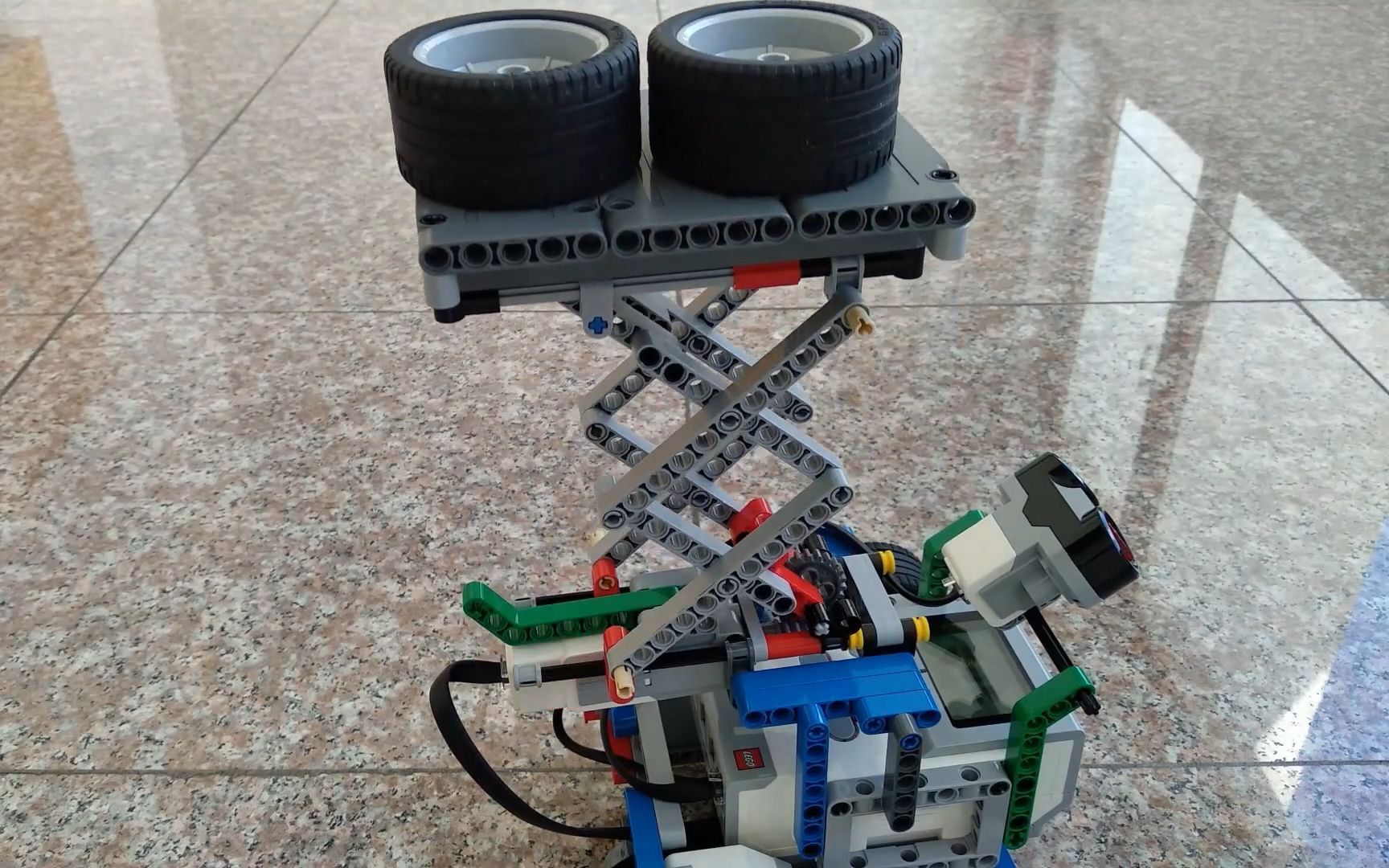 万物模拟器,乐高EV3剪刀式升降机