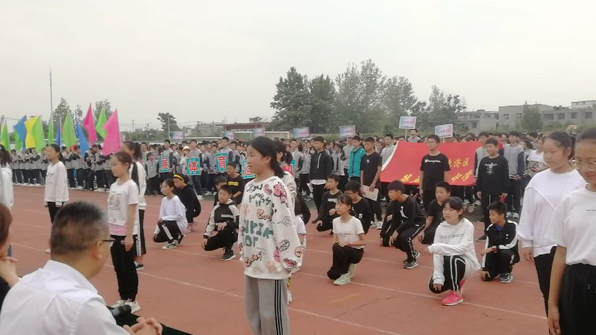 学校运动会,我们带梦飞翔,看我们的表演