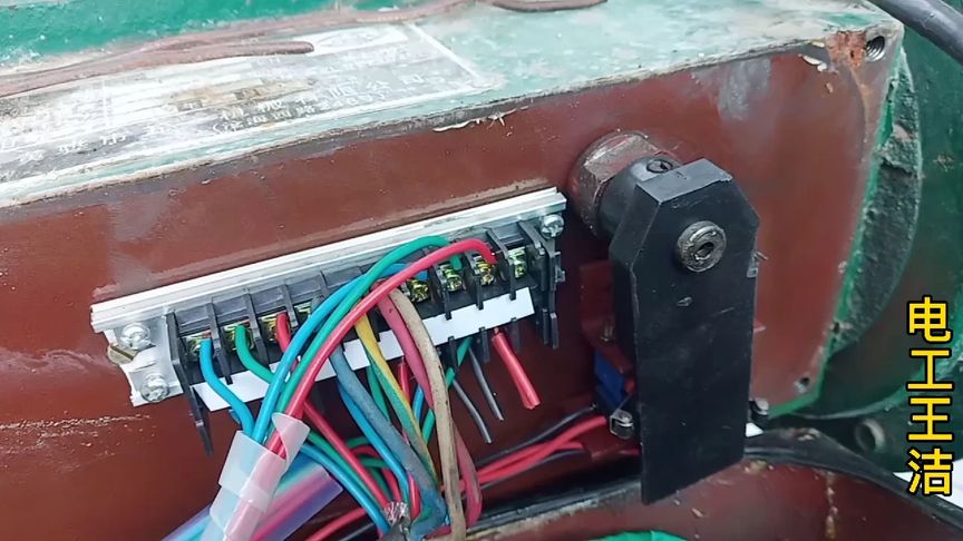 今天详细介绍闸门启闭机的限位开关,以及如何调试,新手的福音