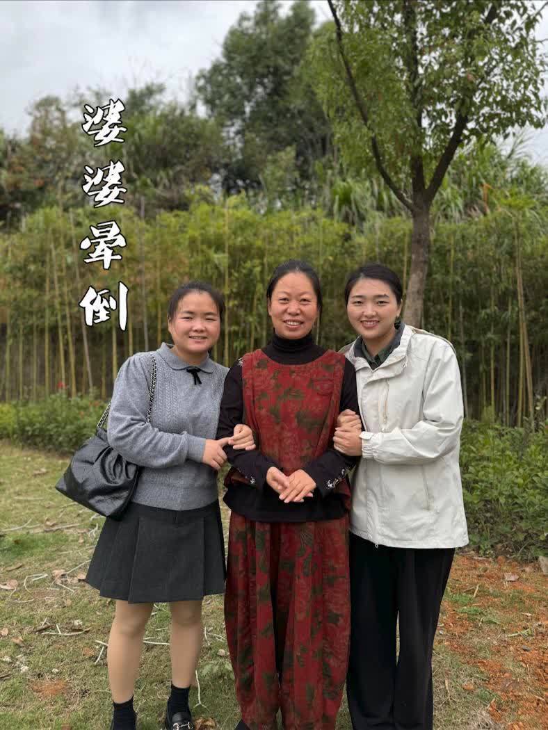 婆婆怎么晕倒了!?双11在商城买什么