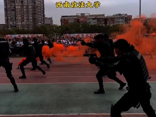 盘点各校运动会开幕名场面,硬核花式入场表演,还得是闽江学院啊