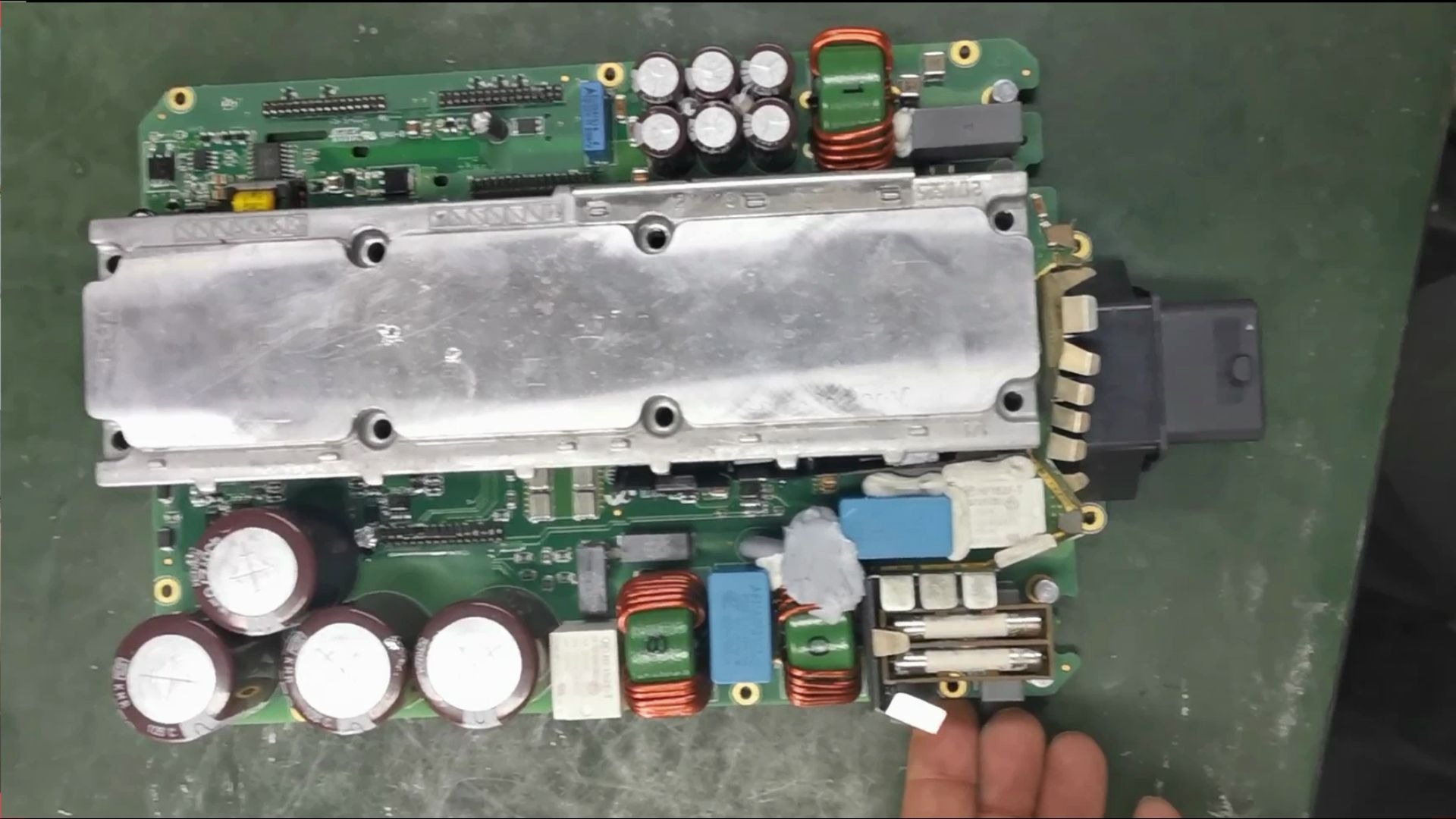 沃尔沃3.3kW车载充电机(法雷奥单向输入OBC)拆机讲解,进口充电机...