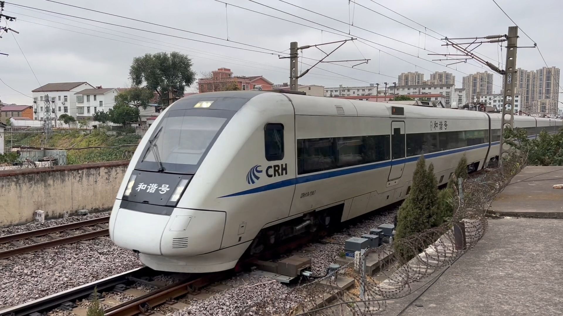 [中国铁路]CRH1A动车组通过