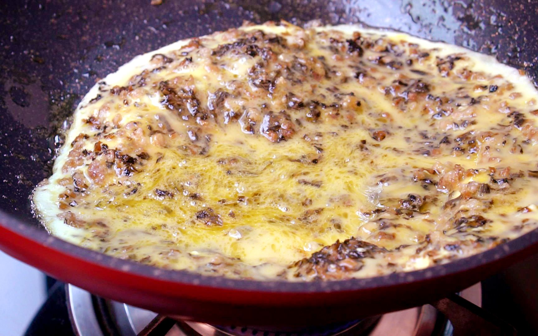 客家特色梅菜干煎蛋,出锅香味四溢,吃着特解馋【我是马小坏】