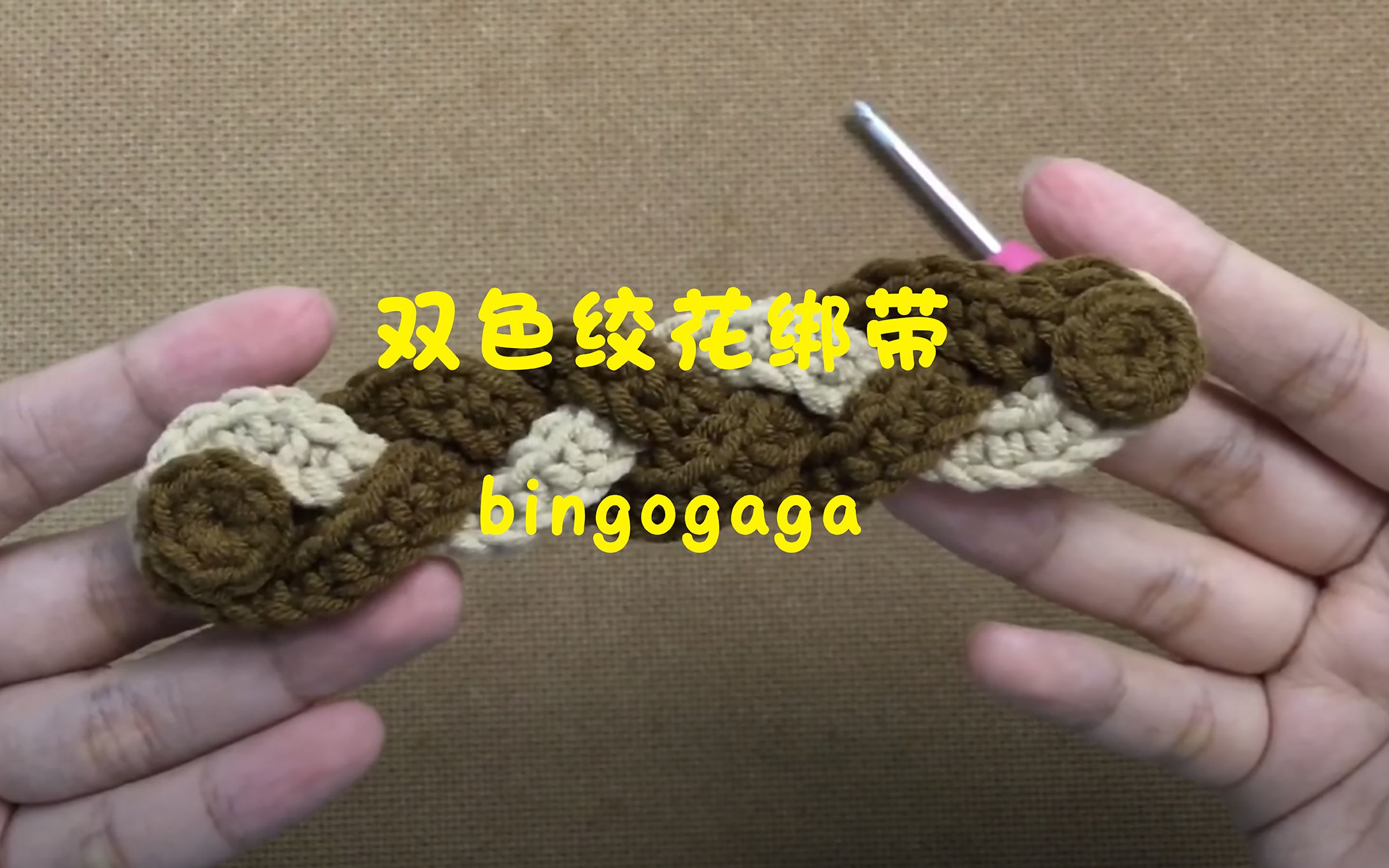 口罩帽子等都可用的绑带,双色绞花绑带教程,也可作为包带来使用