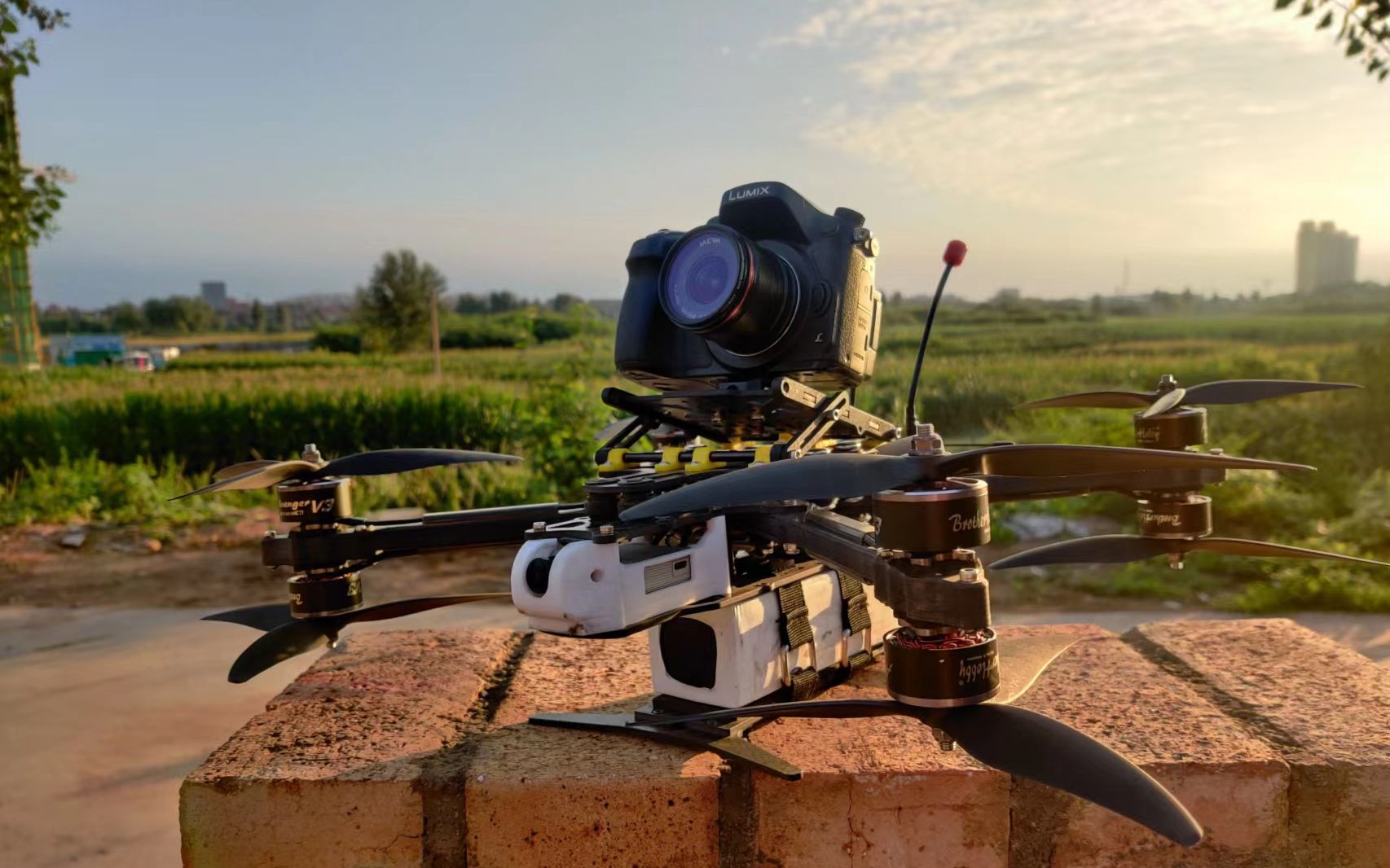 X8Z9PLUS穿越机搭载松下GH4 老蛙7.5mm镜头航线飞行12分钟实测