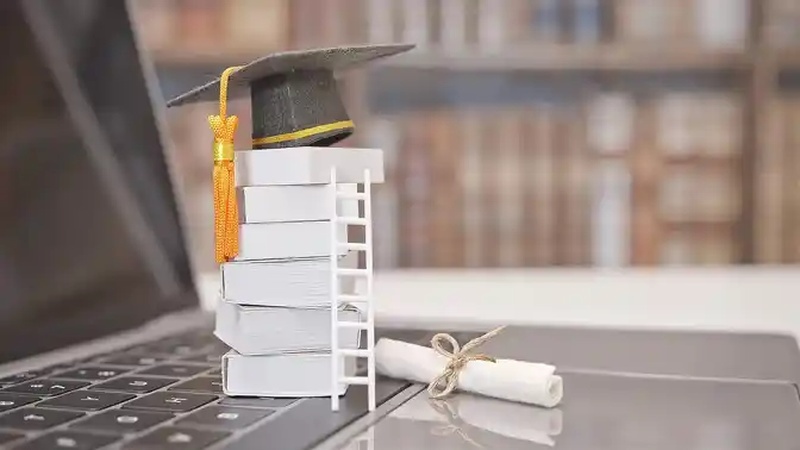 考研学生迎来"坏消息",3年学硕变2年专硕,学费将上涨