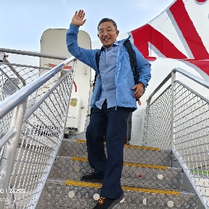 雷雨观剧 