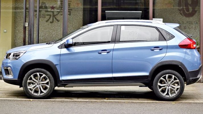 奇瑞这次不再硬抗,国产“廉价王”开始官降,5.49万能提自动挡!