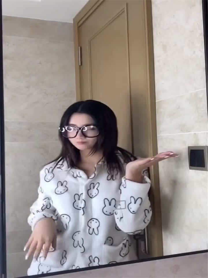 别觉得女孩子A就不敢泡啊