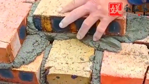 高手三一砌砖法,一般师傅看不懂的砌砖手法,会这么砌砖的估计都是老...