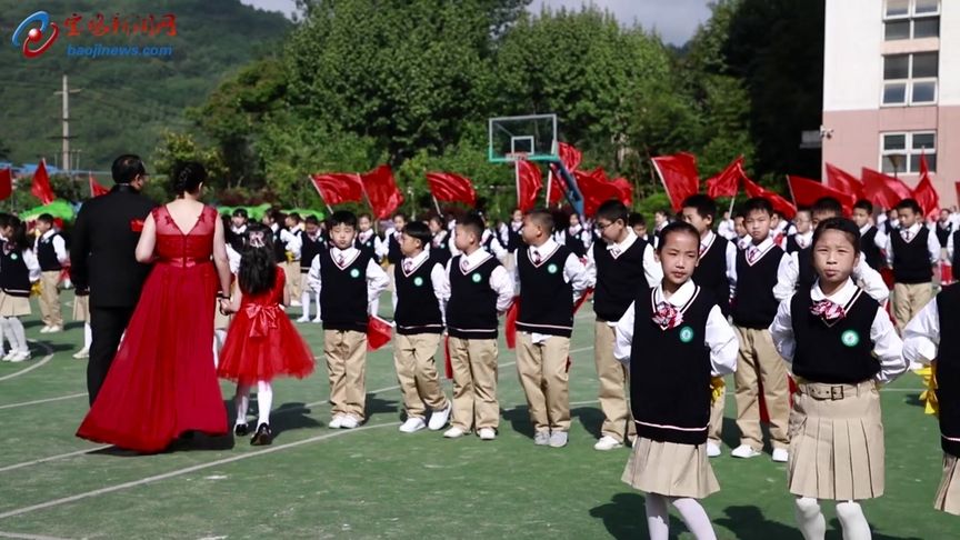 宝鸡萌娃参加渭滨区第五十届中小学田径运动会,上演千人“快闪”