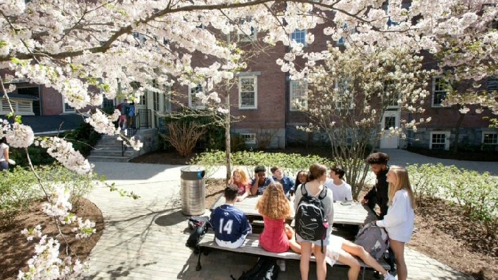 机器人、工程设计和STEM课程都非常强的罗德岛顶尖走读学校莫斯...