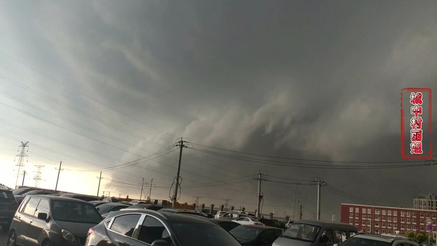 狂风暴雨来临前天空骤变,超震撼的自然现象,让人们猝不及防