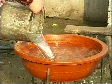 蚕丝被之家和农广天地合作拍的《手工蚕丝被制作全过程》视频