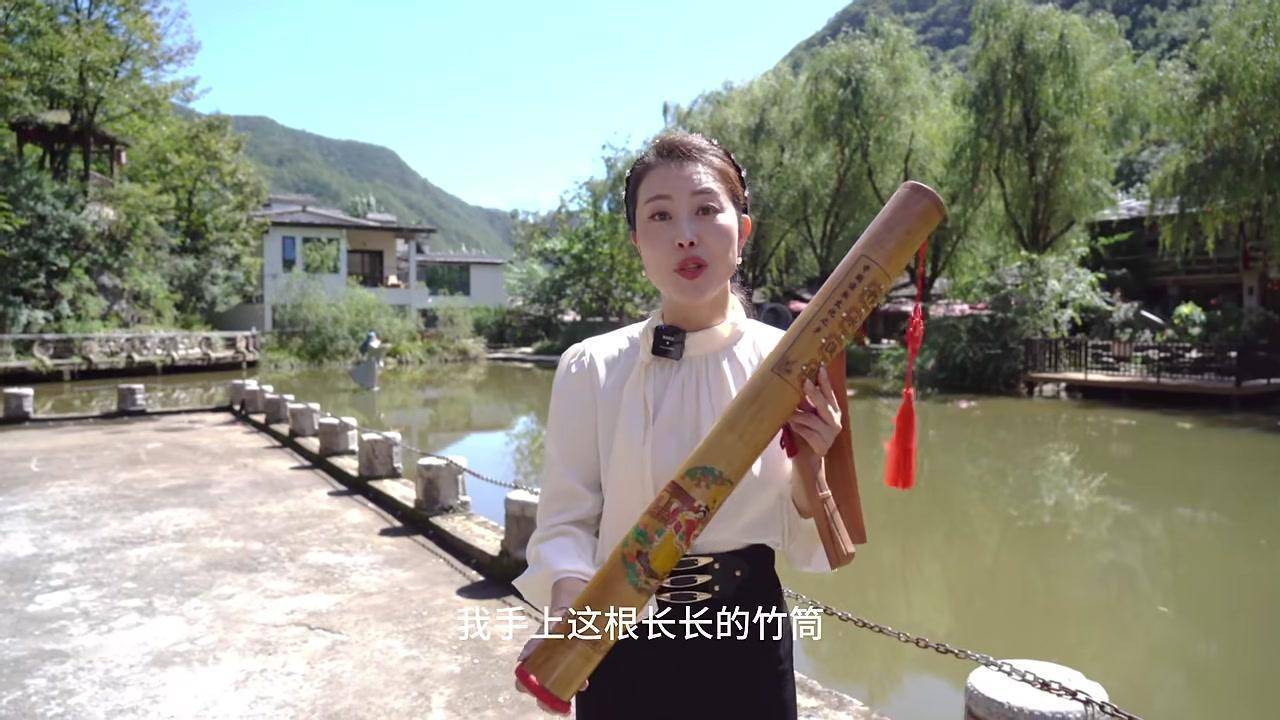 ...歌载舞等多种形式,伴奏也增加了民族打击乐器、弹拨乐器和管弦乐器。