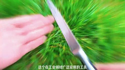 小伙无意间发现切割机新用法,这是妥妥的黑科技呀,妙用无穷!