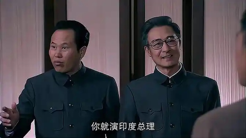 五星红旗:国外大使递国书,大使偷偷学习,演练的有模有样