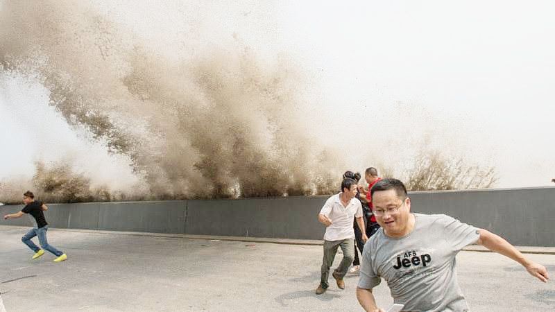 钱塘江大潮中外闻名!浪高近5米,这么壮观的潮是怎样形成的呢