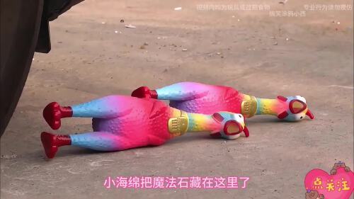 汽车碾压各种东西解压,车轮碾压尖叫鸡海绵宝宝儿童动画搞笑视频