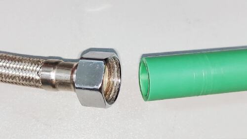 头一次见水电工这样接钢丝软管,原来PPR管不仅能热熔,还能攻丝
