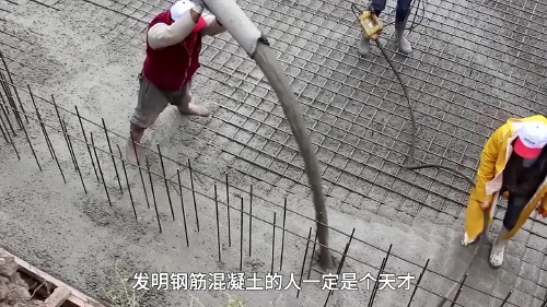硬硬的混凝土中为何要插入钢筋难道混凝土有什么缺点吗